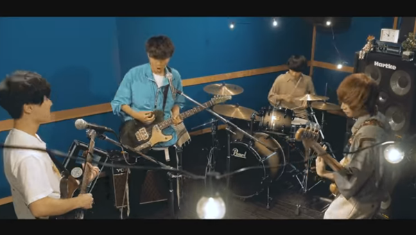 No color traffic light『隣のスタジオ』【隣のスタジオというタイトルだけでちょっとドキドキしますよ】 | musipl